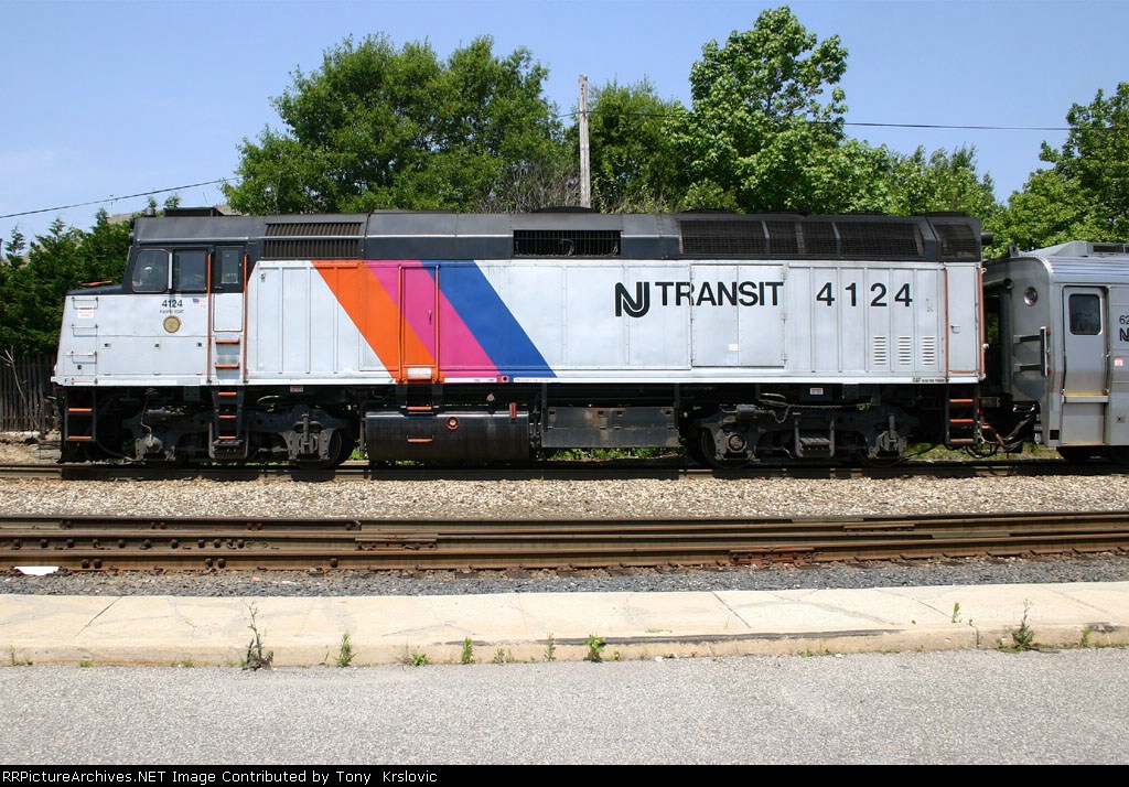 NJT 4124 Clean F40